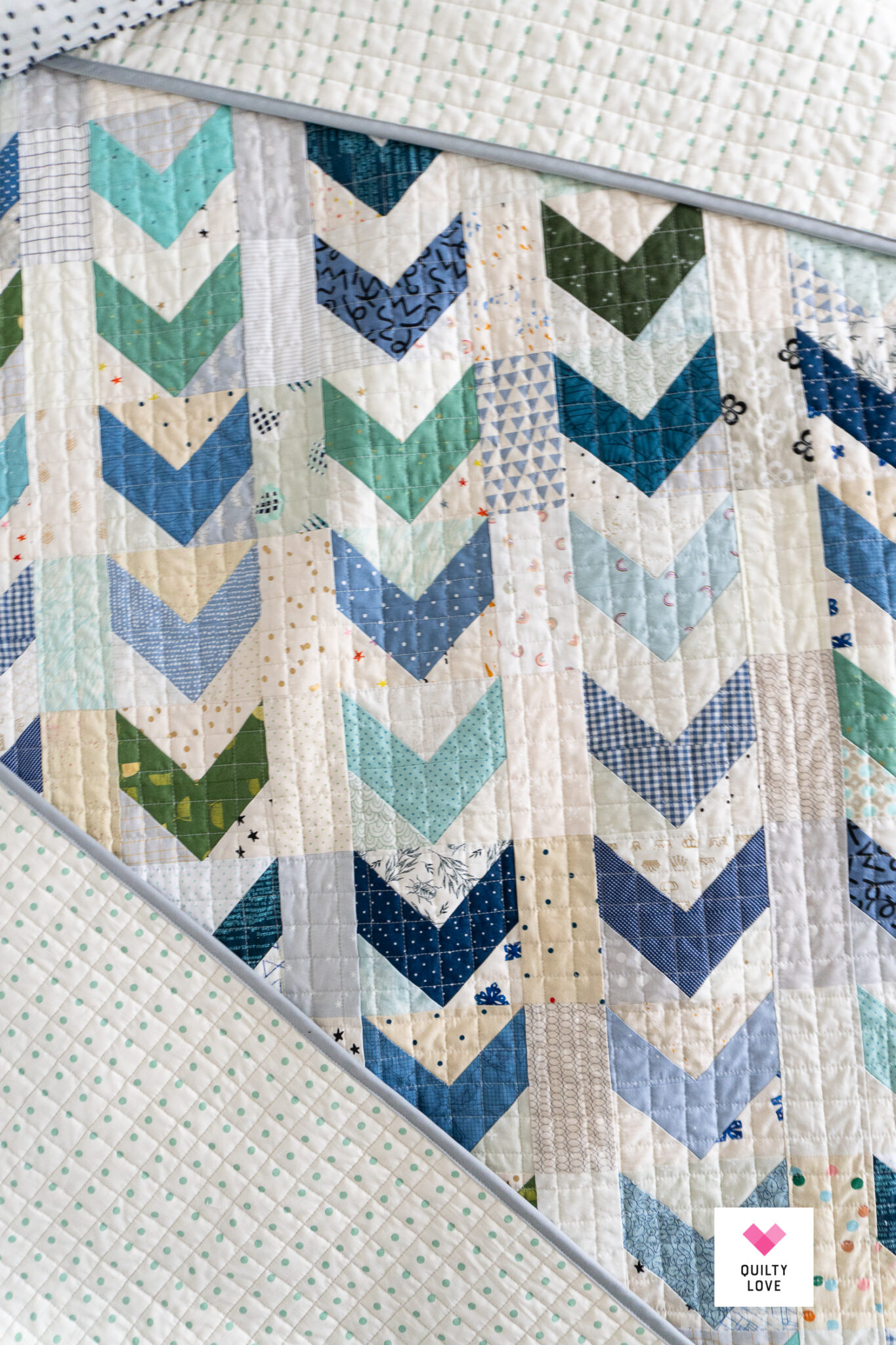 Scrappy Arrows quilt - The scrap stash version with a low volume ...