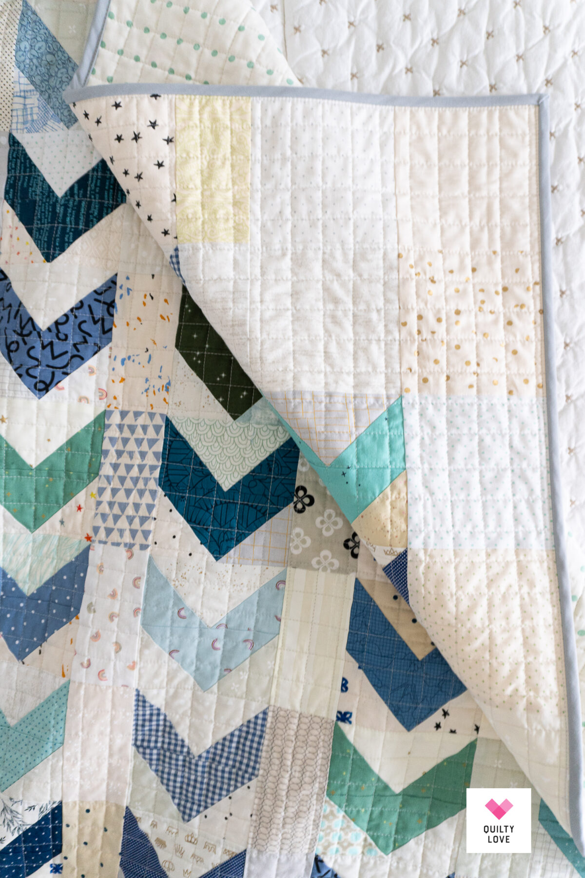 Scrappy Arrows quilt - The scrap stash version with a low volume ...