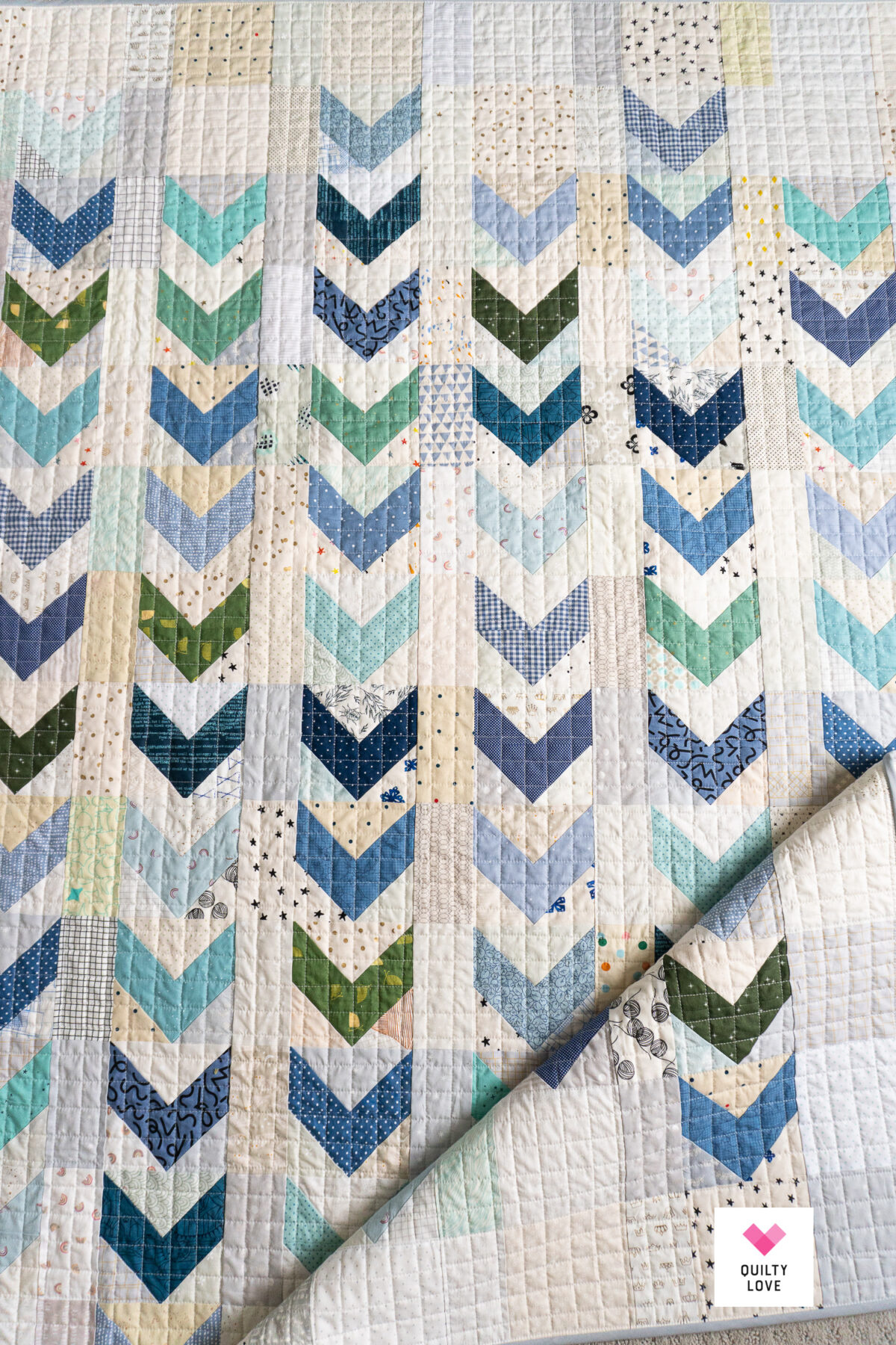 Scrappy Arrows quilt - The scrap stash version with a low volume ...