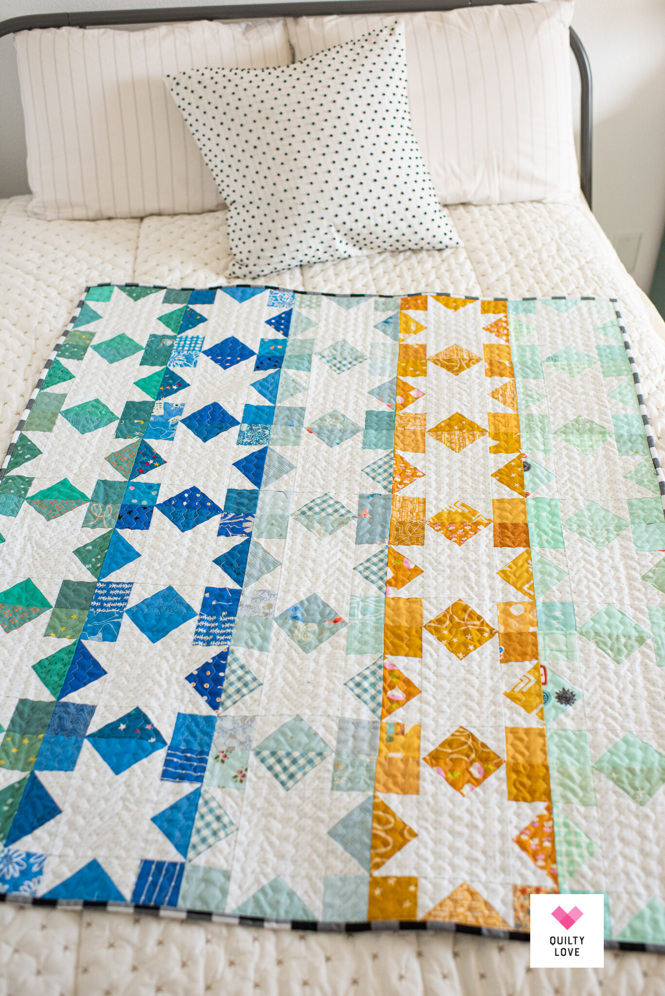 Free Pattern - Scrappy Granny Squares quilt pattern - Quilty Love