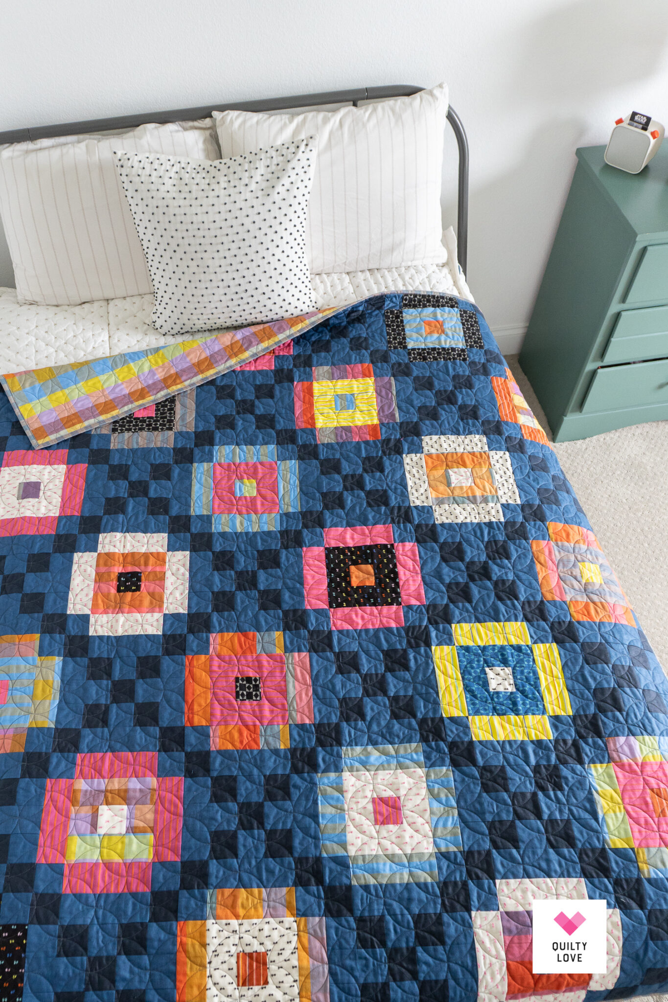 Free Pattern - Scrappy Granny Squares quilt pattern - Quilty Love