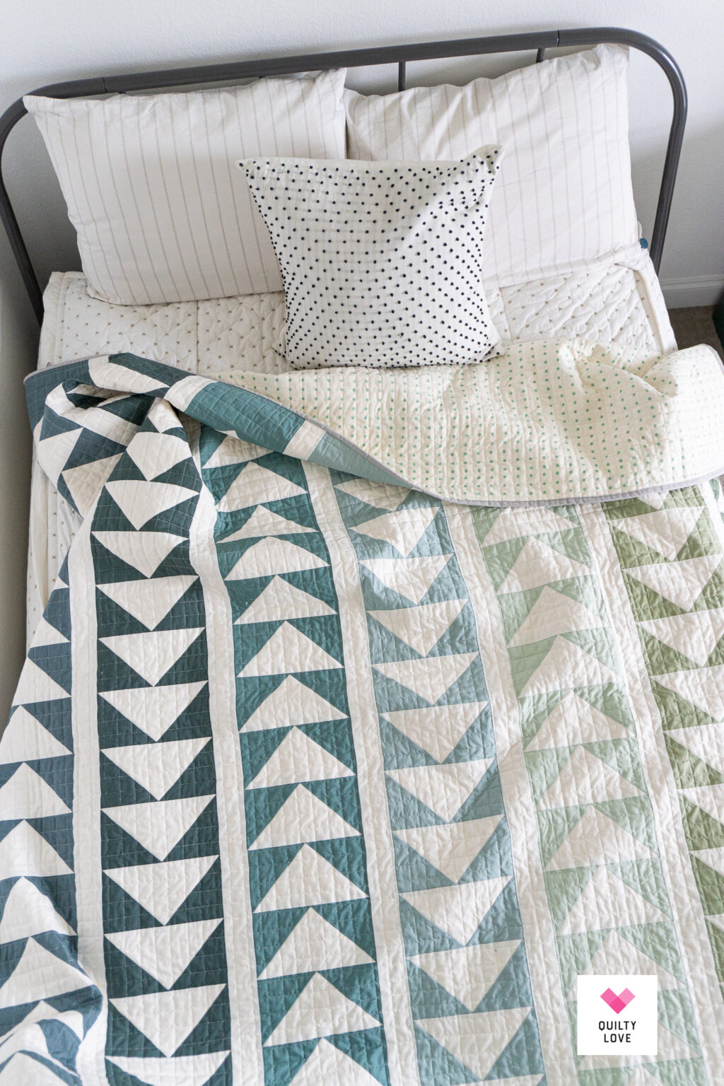 Flying Quilt Pattern - A quick and easy flying geese quilt - Quilty Love