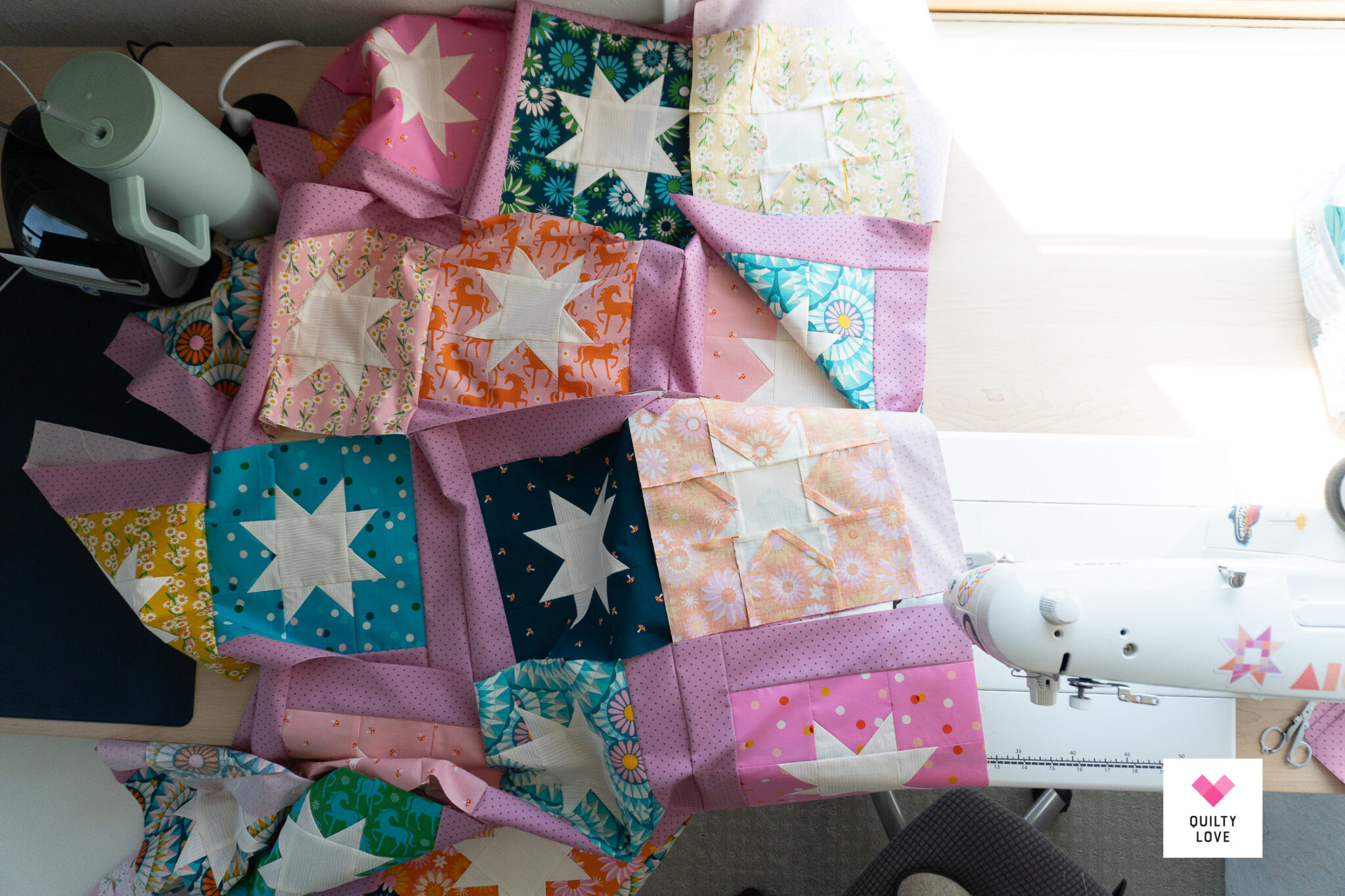 Stepping Stars Quilt Pattern - a new stash friendly star quilt - Quilty ...