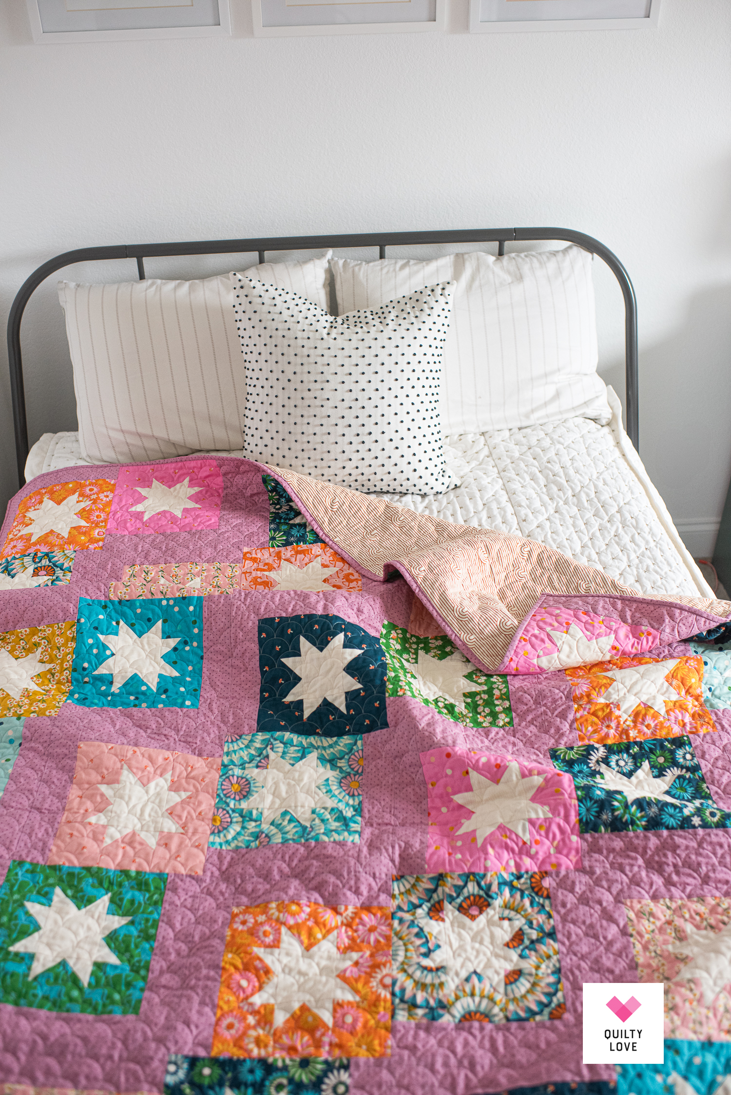 Stepping Stars Quilt Pattern - a new stash friendly star quilt - Quilty ...