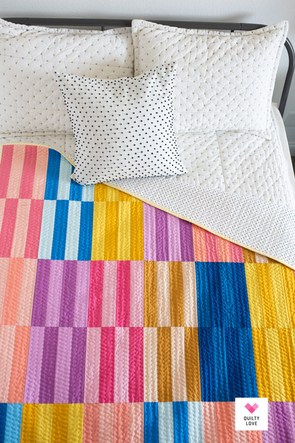 Stepping Stars Quilt Pattern - a new stash friendly star quilt - Quilty ...