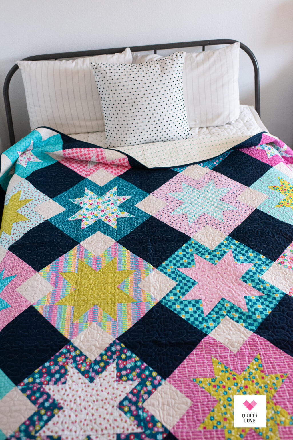 Free Pattern - Scrappy Granny Squares quilt pattern - Quilty Love